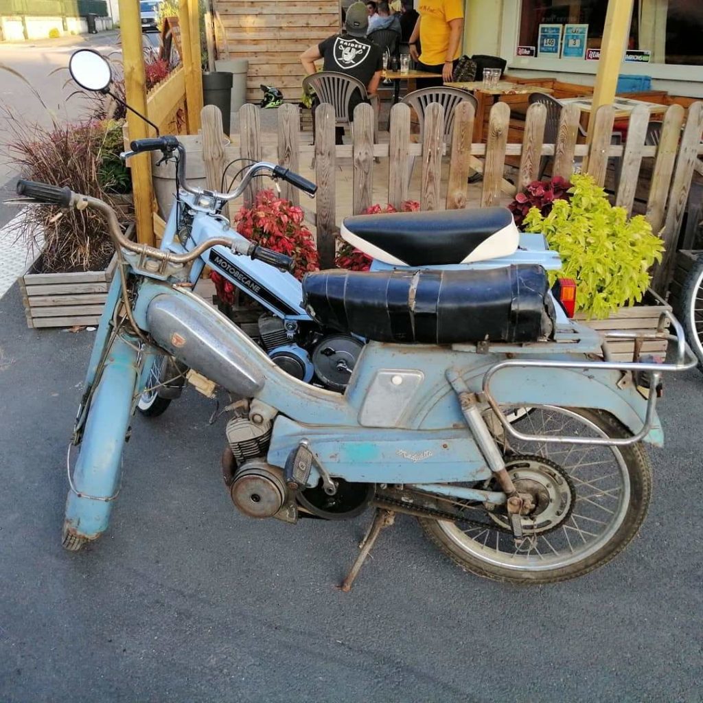 La Bleue : Motobécane AV88 de 1959 > Atelier B-side